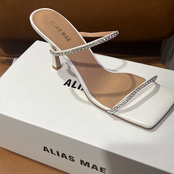 Alias Mae | Shoes | Alias Mae White Heel | Poshmark